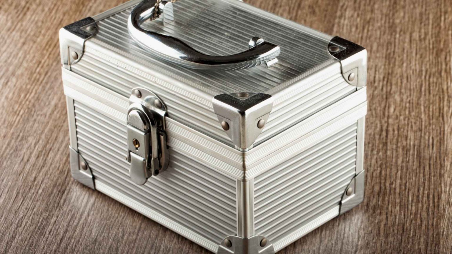 What to Know About a Custom OEM Case Manufacturer - מגזין קניות אונליין